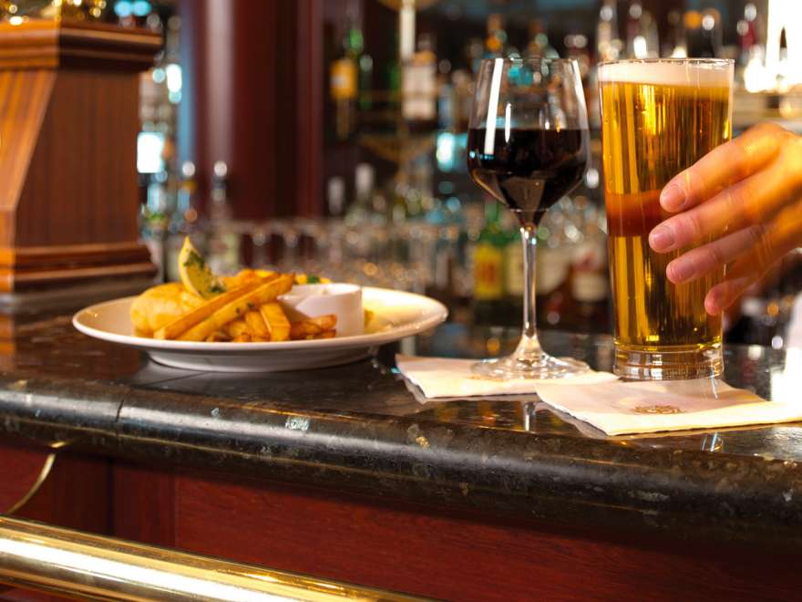 The Chart Room Dining - Bar & Lounge - Cunard Cruise Line